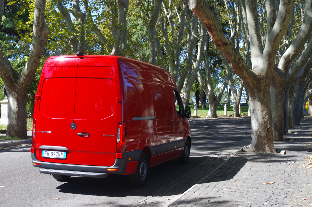 Test drive Mercedes-Benz Sprinter – Camion E Furgoni Mag