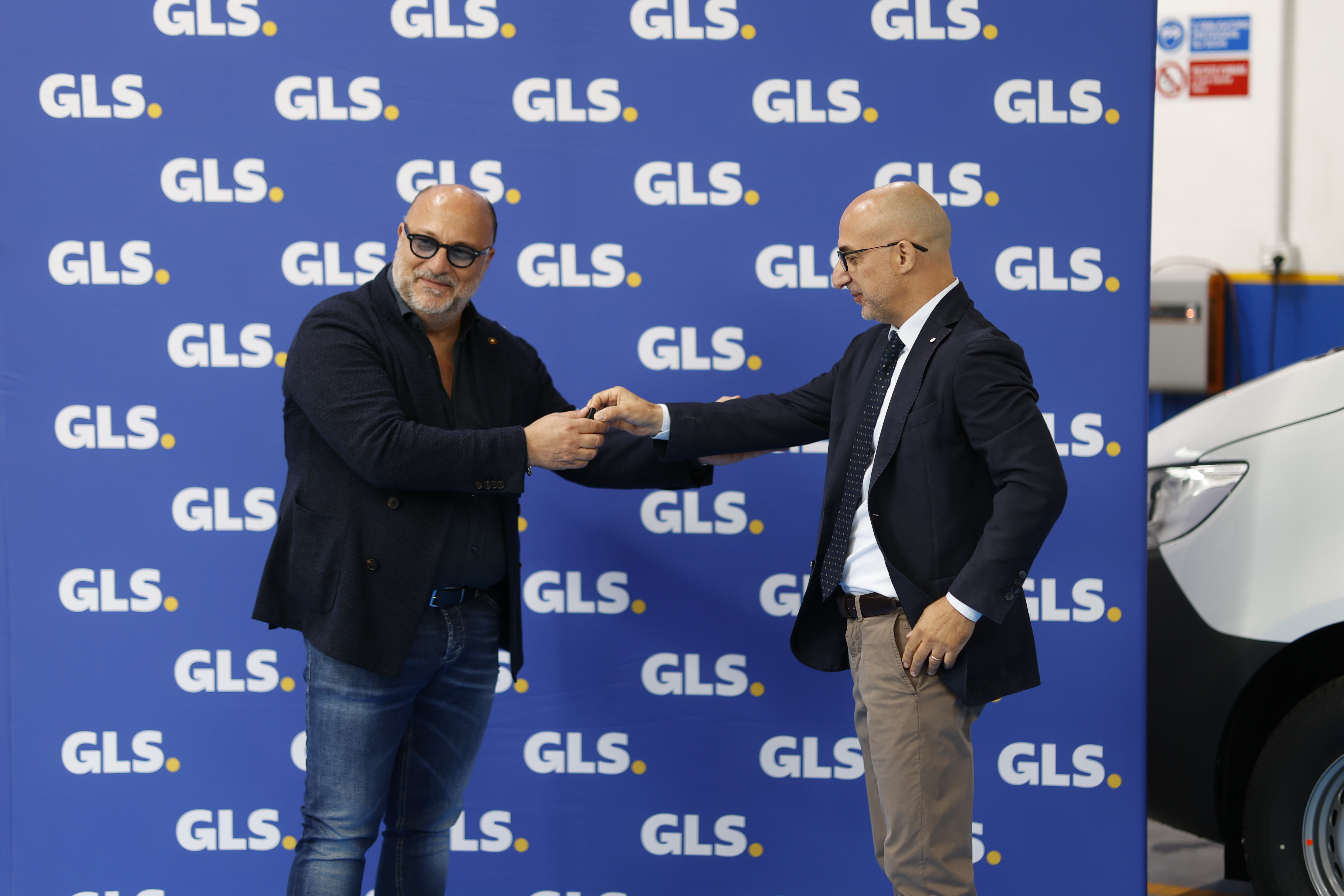 Mercedes-Benz Vans consegna 12 eSprinter alla Carnico Srl – Camion E ...